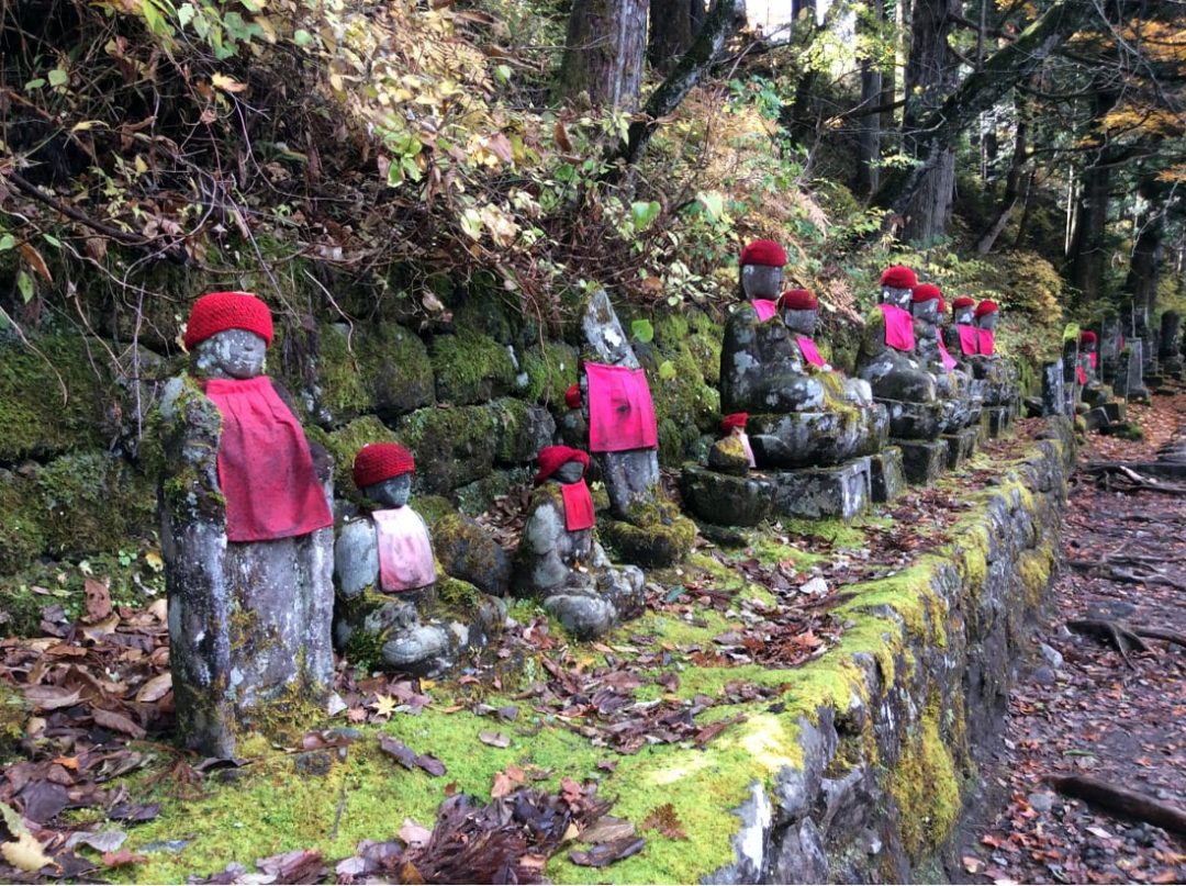 These unexpected Jizos at the crossroads of life (JAPAN) - Histambar