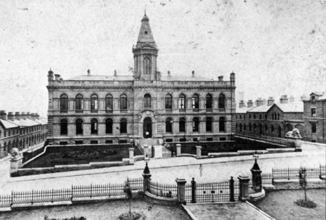 Saltaire, a model industrial city in constant evolution (ENGLAND ...